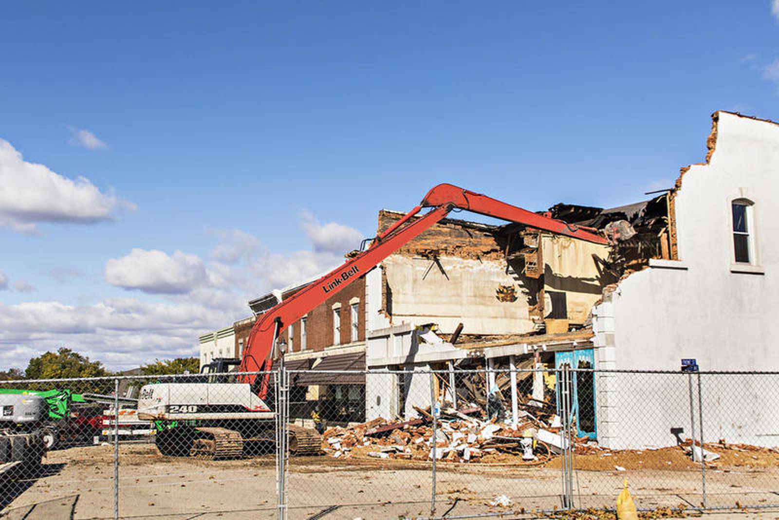 Deteriorating building torn down – Shaw Local