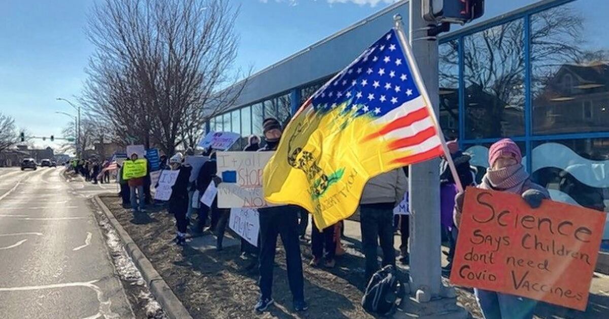 People protest Naperville’s DuPage Children’s Museum – Shaw Local