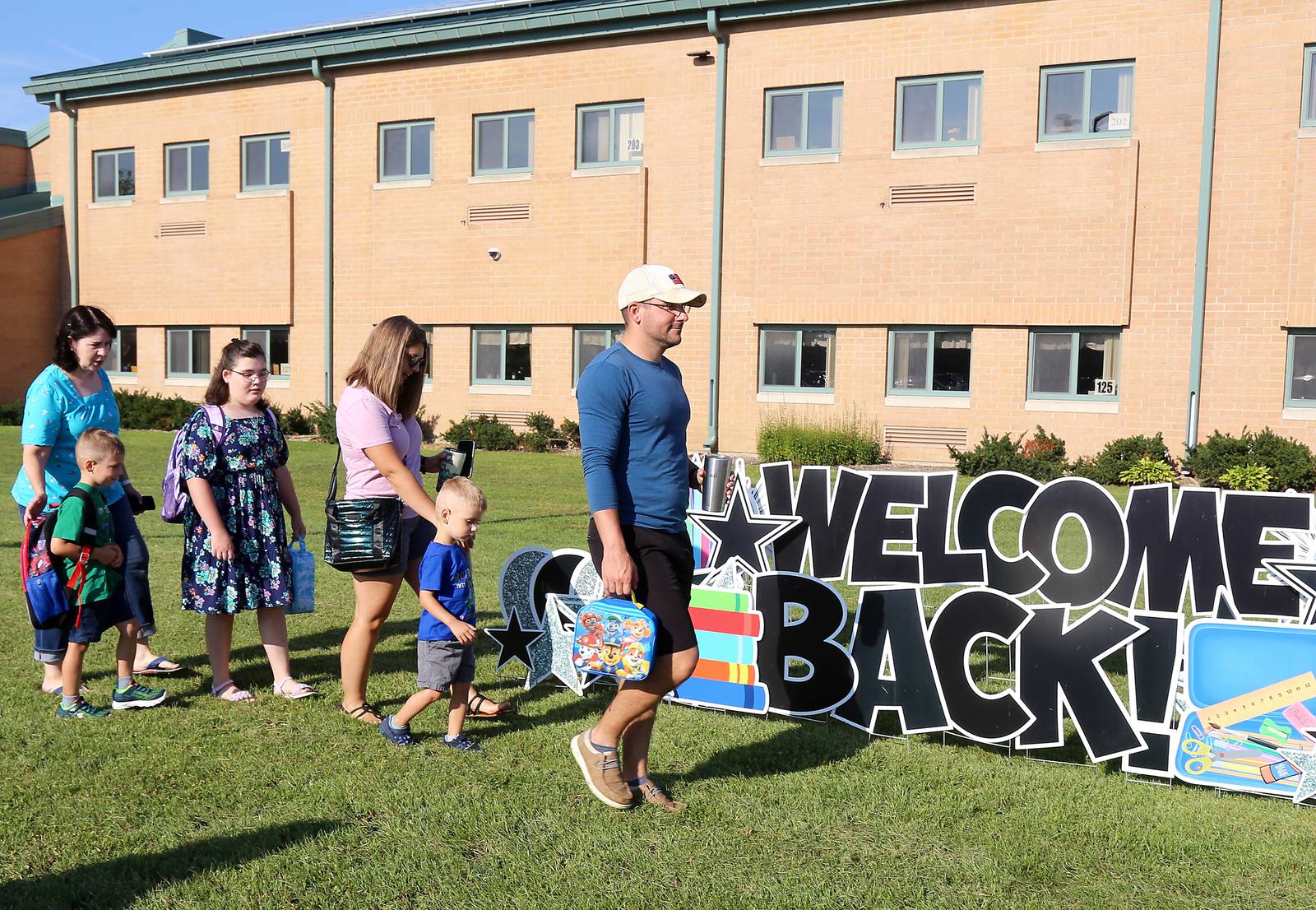 Photos: First day of school at Kaneland John Shields in Sugar Grove – Shaw Local