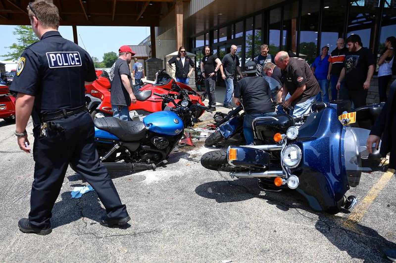 Man unwittingly takes off on trike, crashes at Woodstock Harley ...
