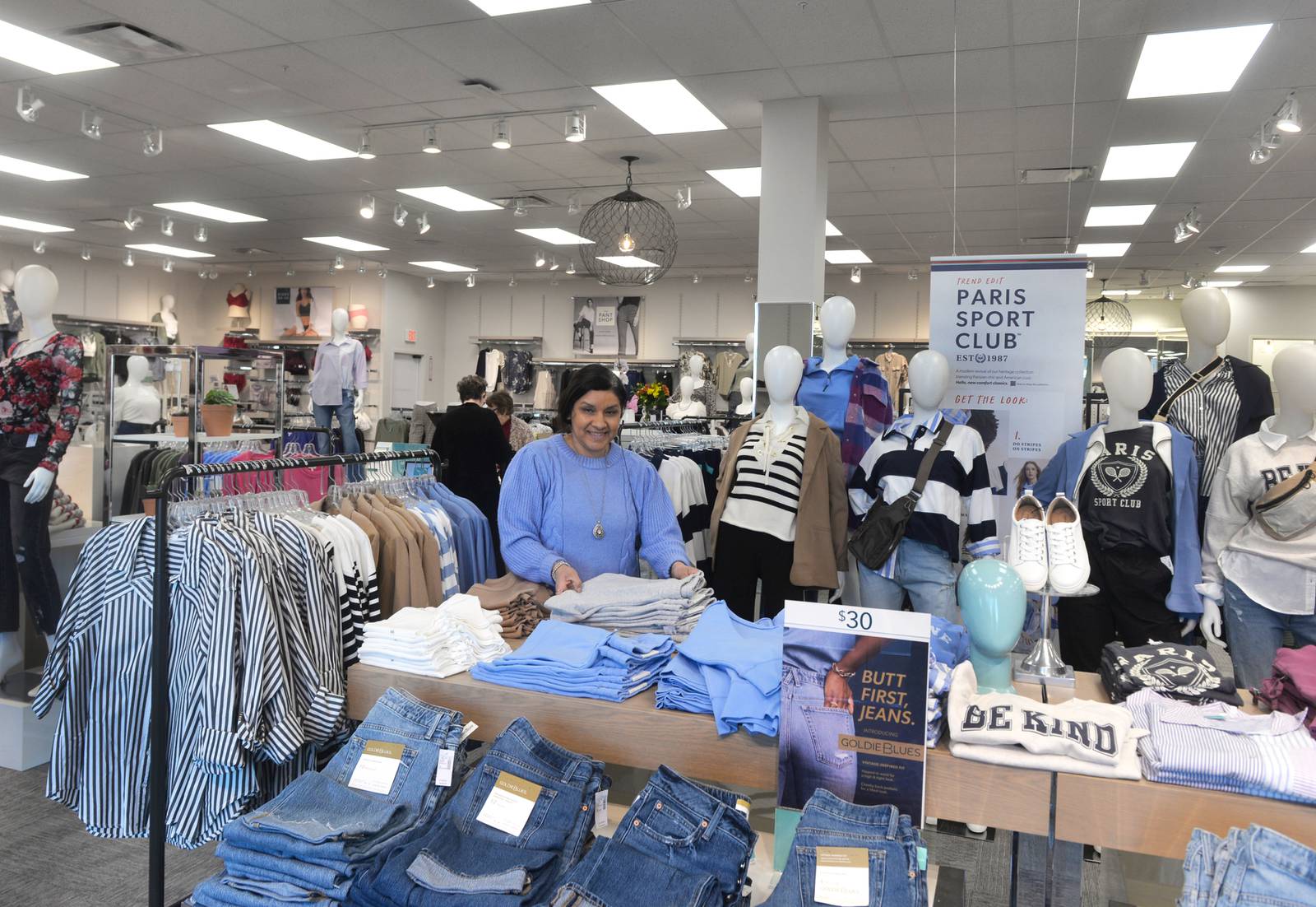 Two longtime Northland Mall stores open in Sterling Crossing – Shaw Local