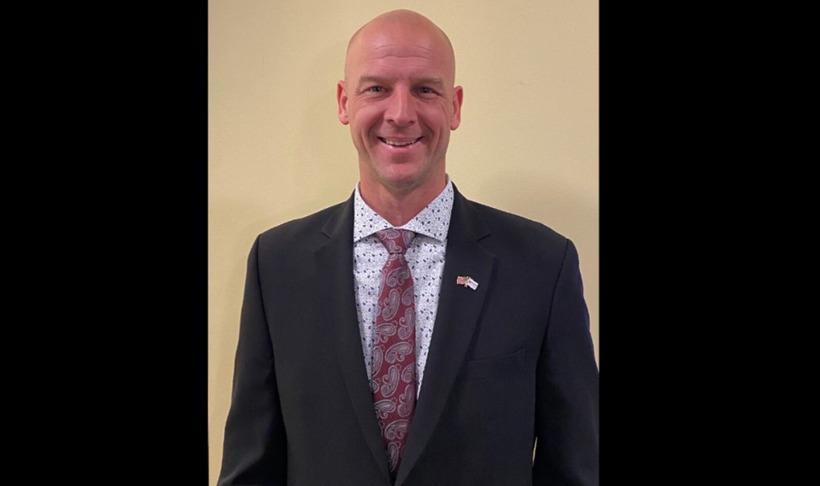 DeBold apparent winner in tight Shorewood mayoral race – Shaw Local