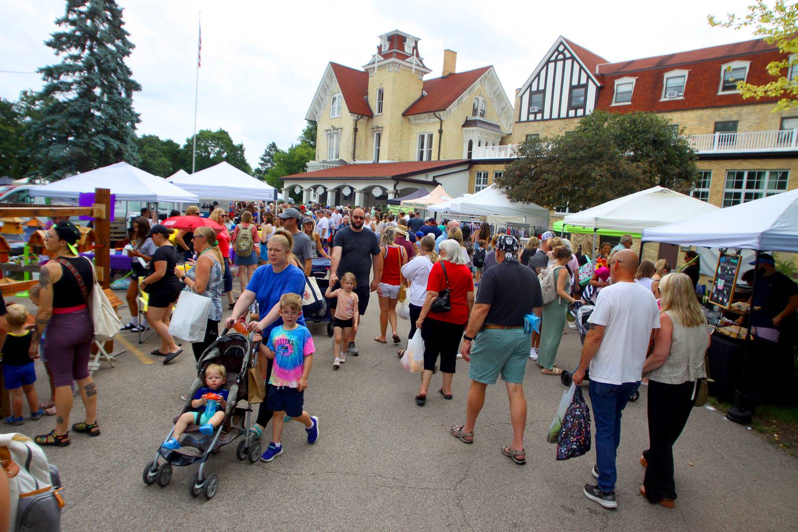 Photos: The Dole Farmers Market in Crystal Lake – Shaw Local