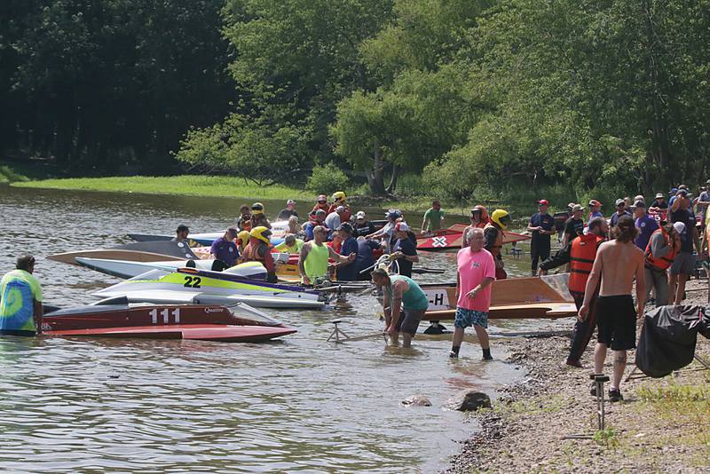 Photos: Racers gear up for the annual boat races on Lake Depue – Shaw Local