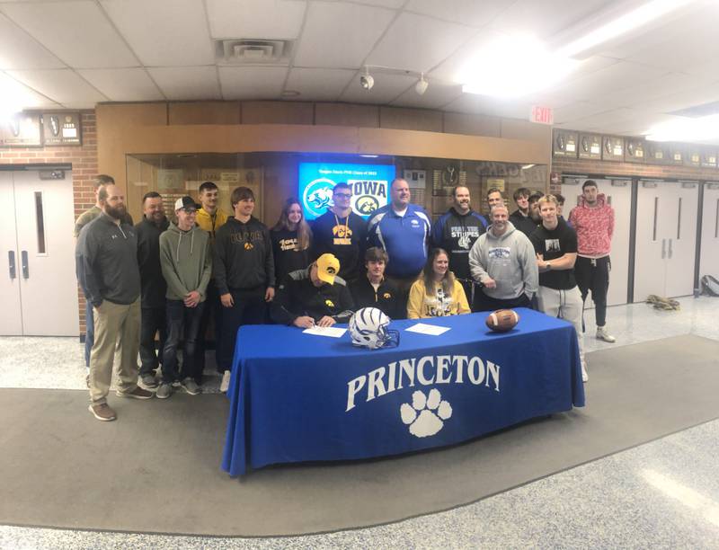 Photos: Teegan Davis signing – Shaw Local