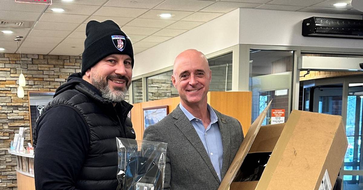 Lace ‘Em Up NFP donates winter hats to Edward Foundation – Shaw Local