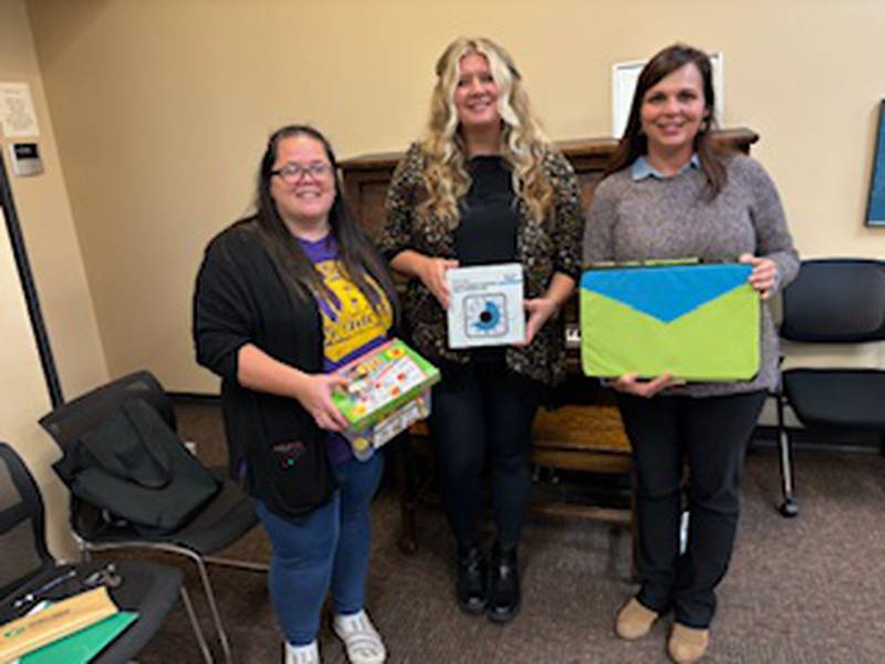 Gamma Phi chapter presents awards to Bureau County educators – Shaw Local