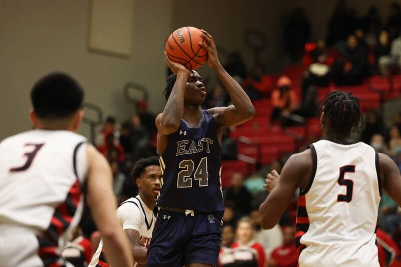Photos: Oswego East vs. Bolingbrook Boys Basketball – Shaw Local