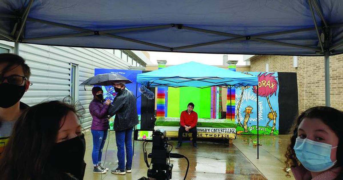 Wauconda High School theater students get creative to put on fall play ...