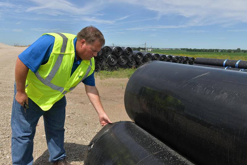 Neighbors of DeKalb landfill weigh in on effects of facility's ...