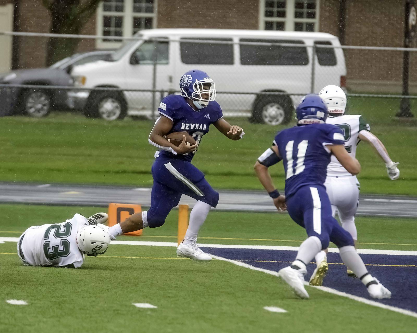 Football: Newman basketball star back on the gridiron – Shaw Local