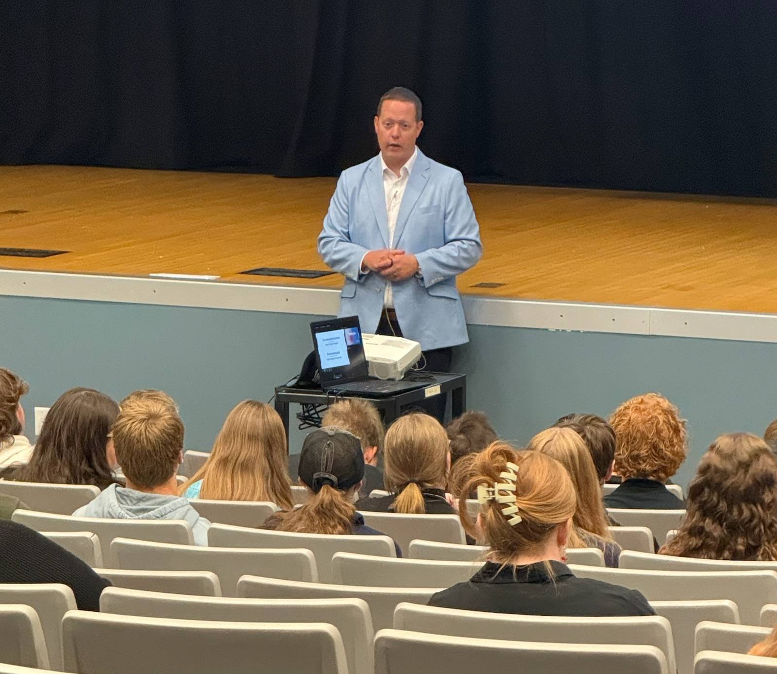 McHenry County Judge Justin Hansen speaks to Bureau Valley students ...