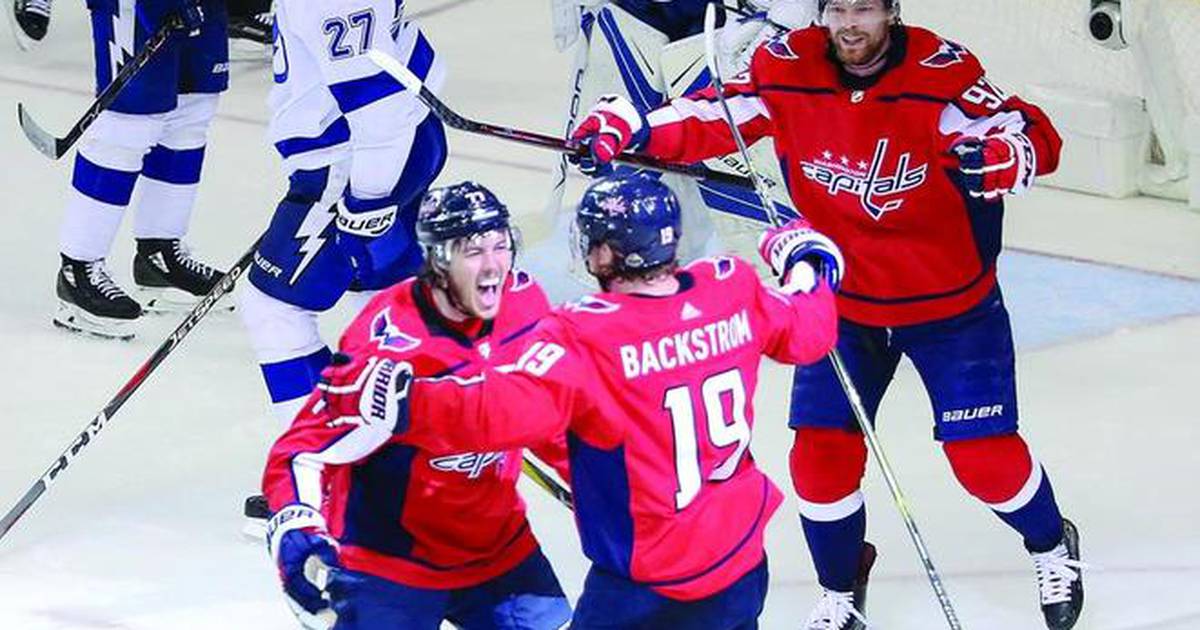 Oshie celebrates Stanley Cup with dad, Tim, who suffers from Alzheimer ...