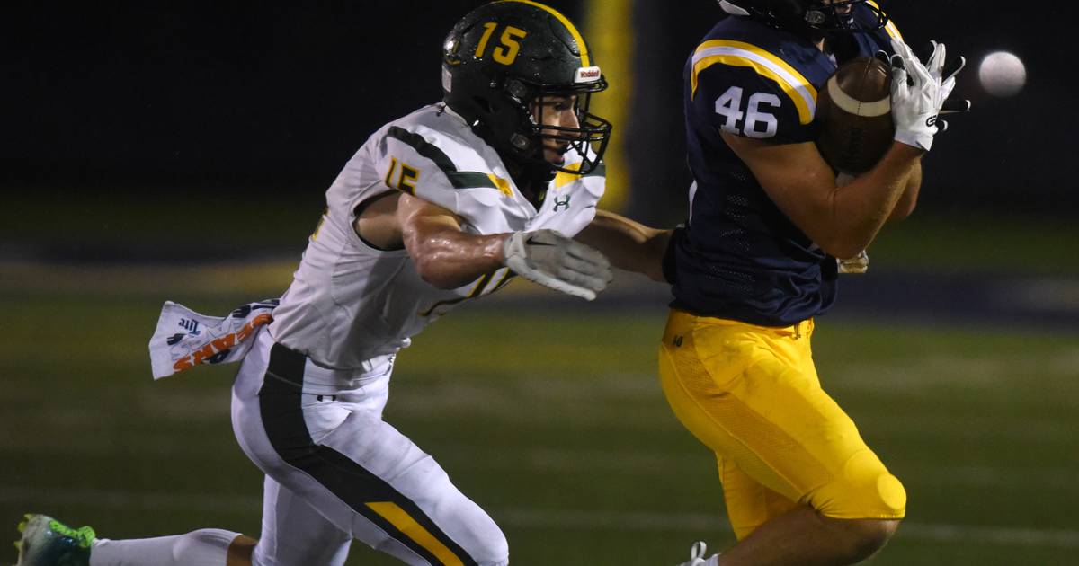 Photos: Glenbrook South vs. Glenbrook North in Week 8 Football – Shaw Local