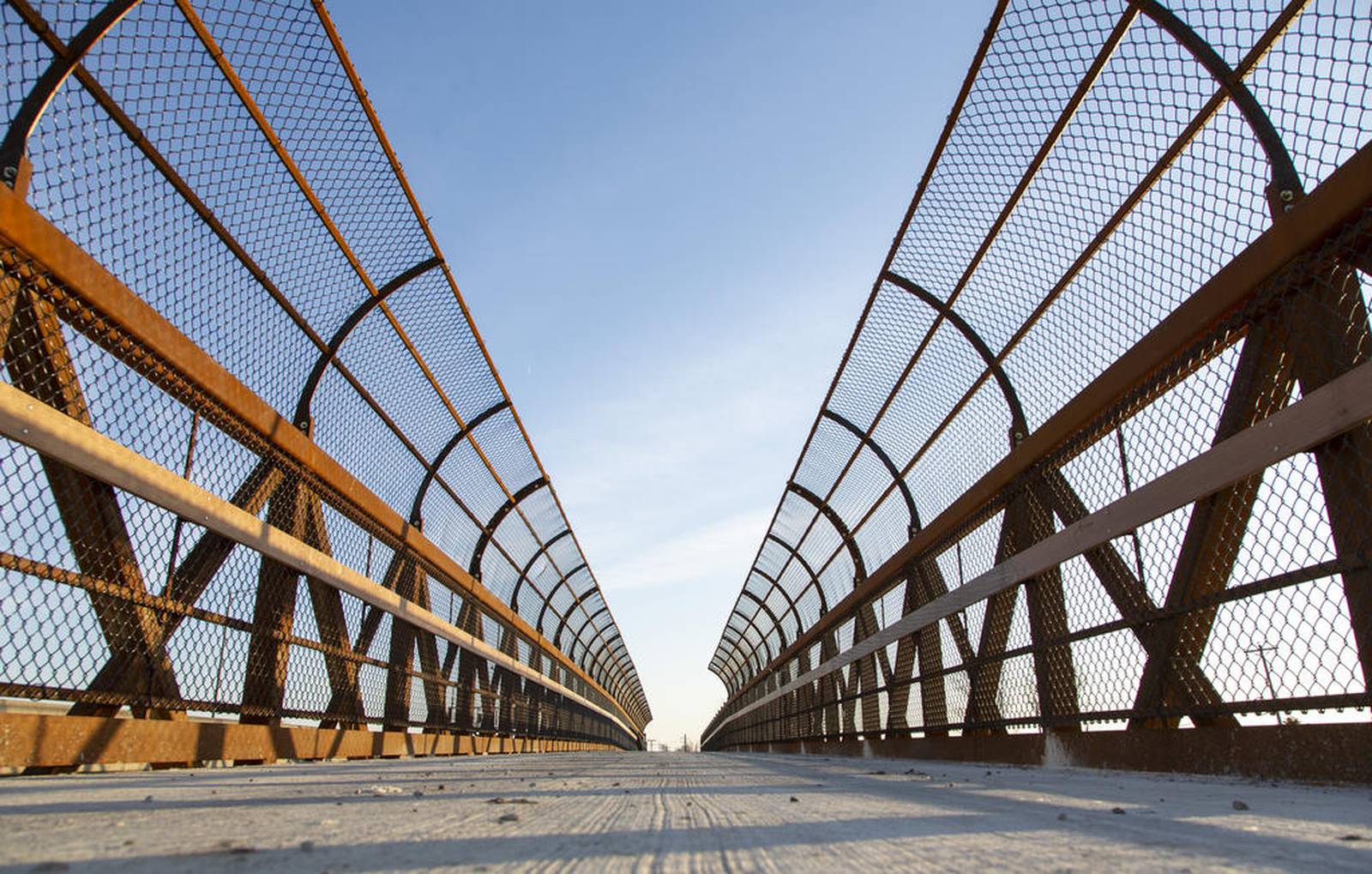 I-80 pedestrian bridge in Ottawa officially open – Shaw Local