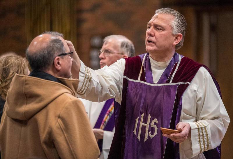 Hundreds celebrate Ash Wednesday Mass in Crystal Lake – Shaw Local