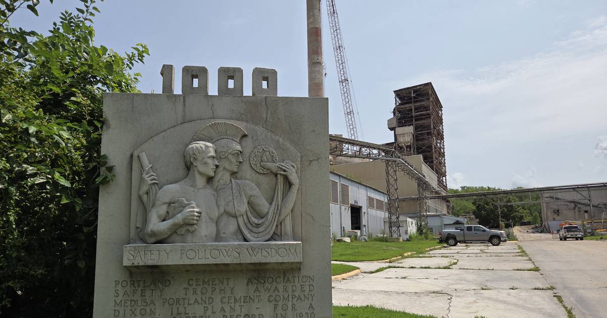 A piece of Dixon history: Cracks in Dixon’s cement plant road – Shaw Local