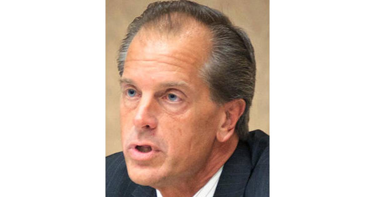 Michael Coppedge, Jeffrey Hirsch sworn in as McHenry County judges ...