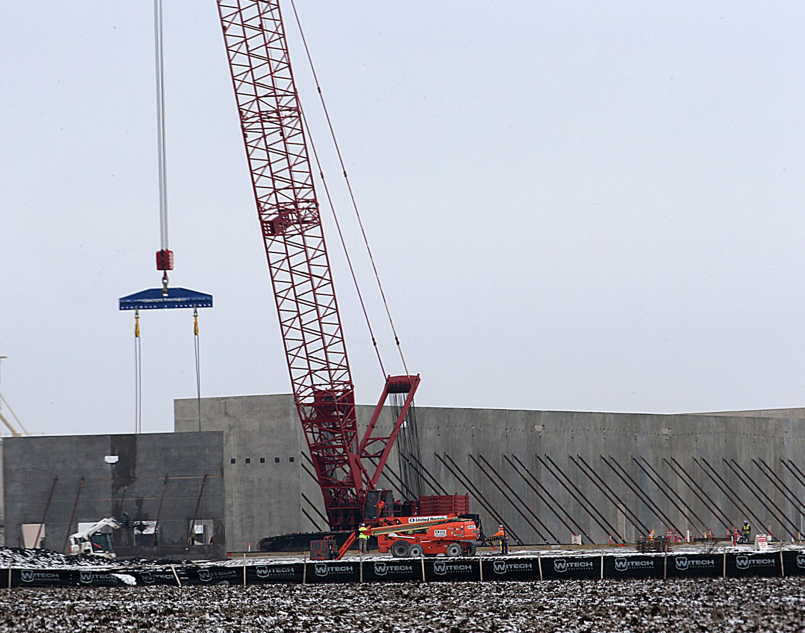 Photos: GAF Roofing Manufacture builds exterior walls on new facility ...