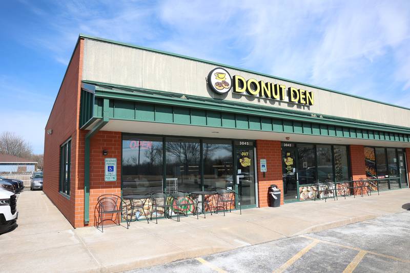 Photos: Donut Den Prepares for Paczki Day – Shaw Local
