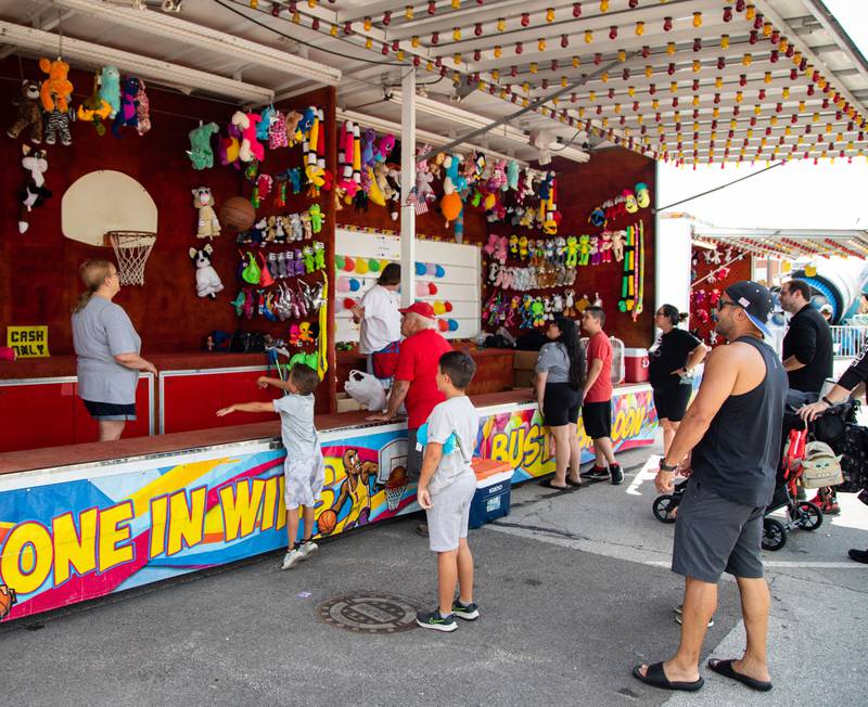 Photos: Windmill City Festival entertains the masses in Batavia – Shaw ...