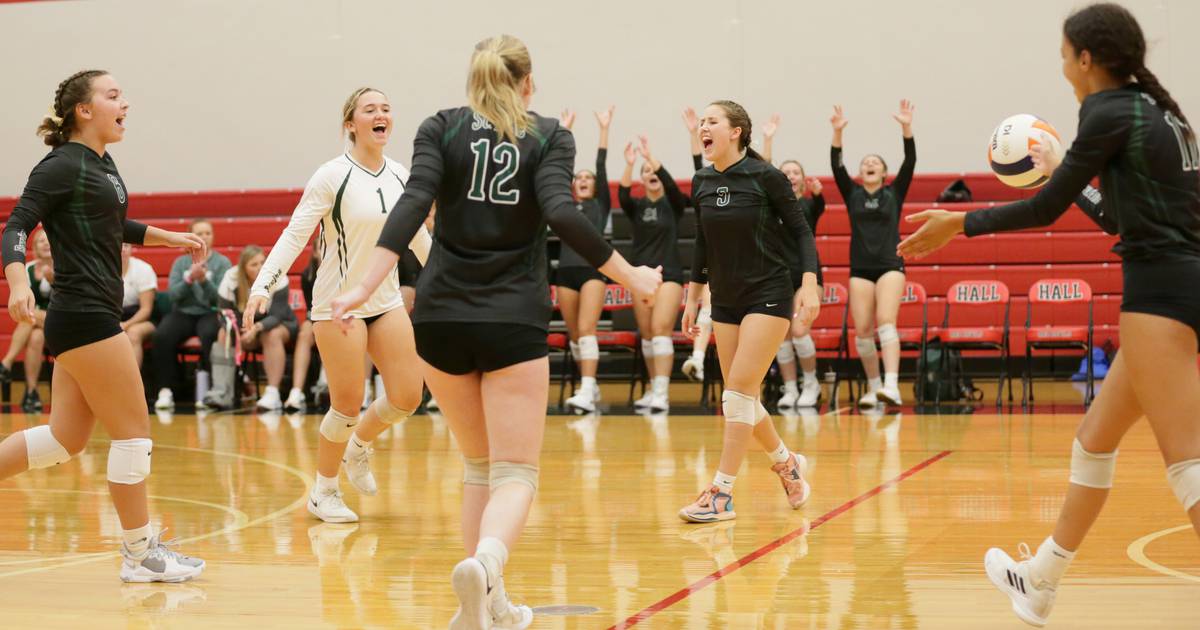 Photos: St. Bede vs Hall volleyball – Shaw Local