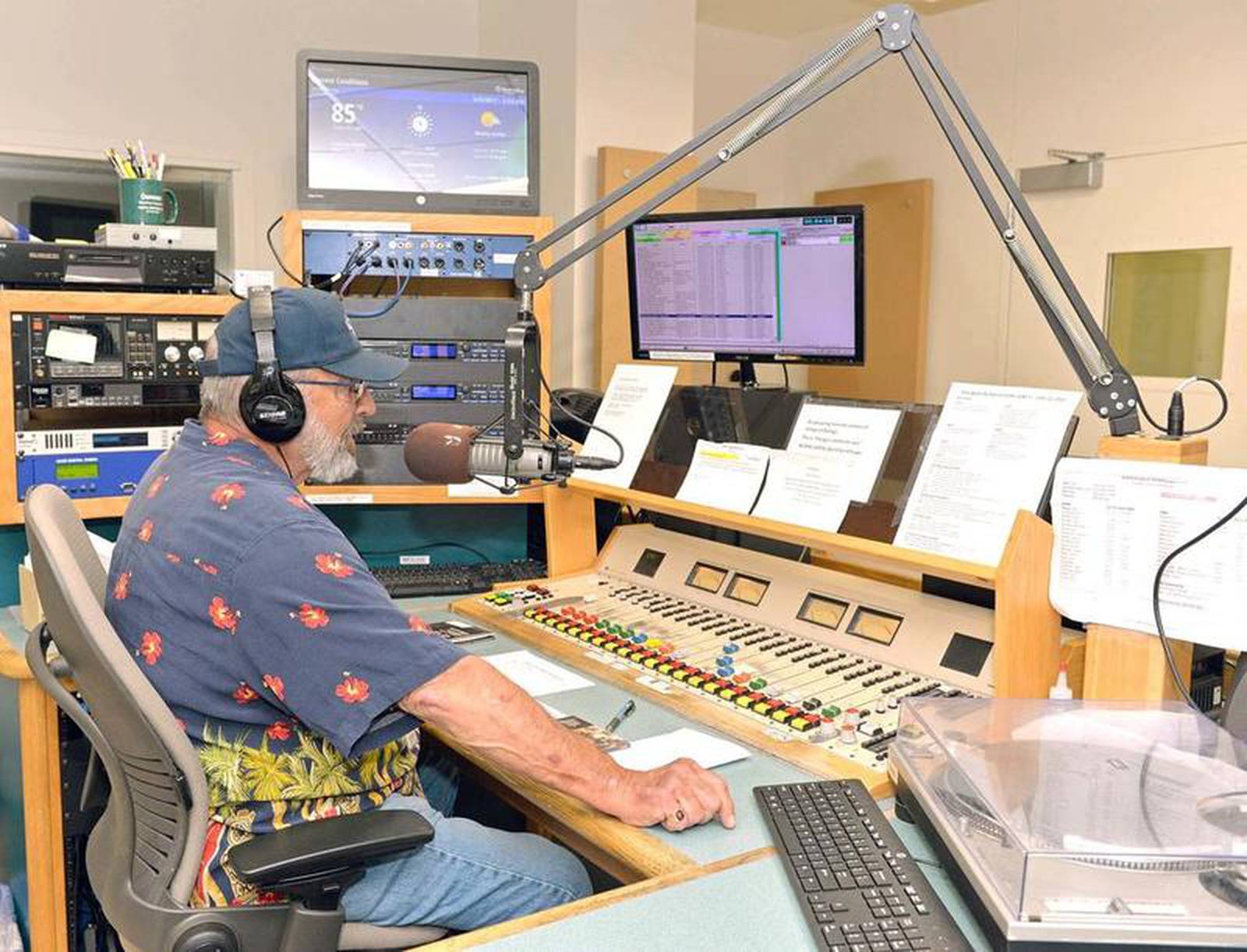 College of DuPage's WDCB celebrates 40 years on the air – Shaw Local