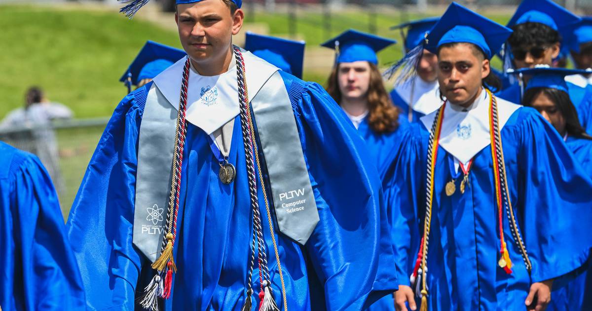 Photos: 2024 Woodstock High School Graduation – Shaw Local