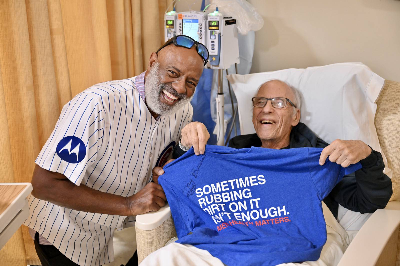 Chicago Cubs alum brings smiles to patients at Advocate Condell Medical ...