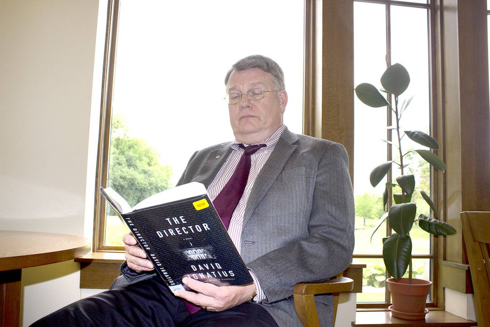 Turning a page: Retiring North Riverside Public Library Director Bob ...