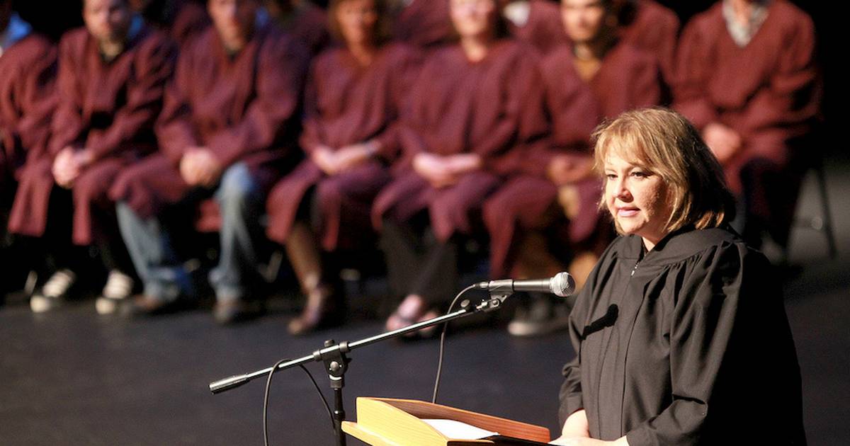 Prosecutor, public defender chosen as finalists for Kane Circuit Court ...