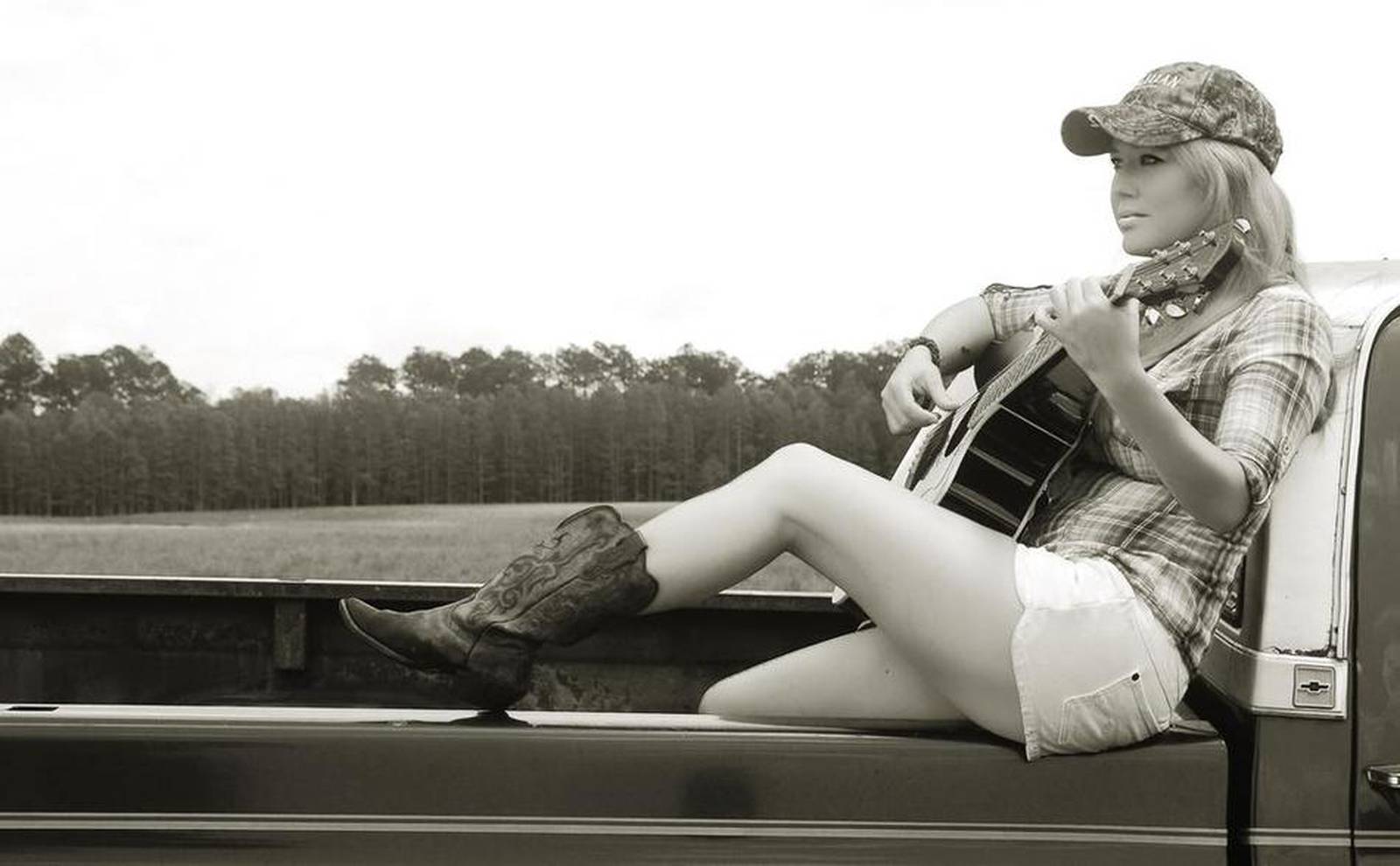A cousin of Elvis, country artist Amelia Presley to perform in ...