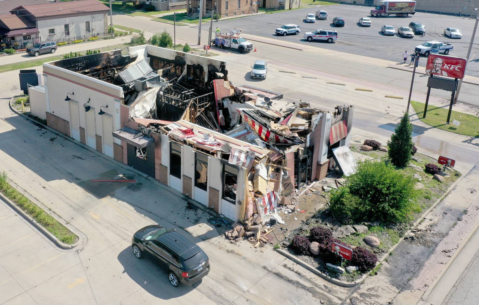 Aerial photos show extent of damage to KFC in La Salle – Shaw Local