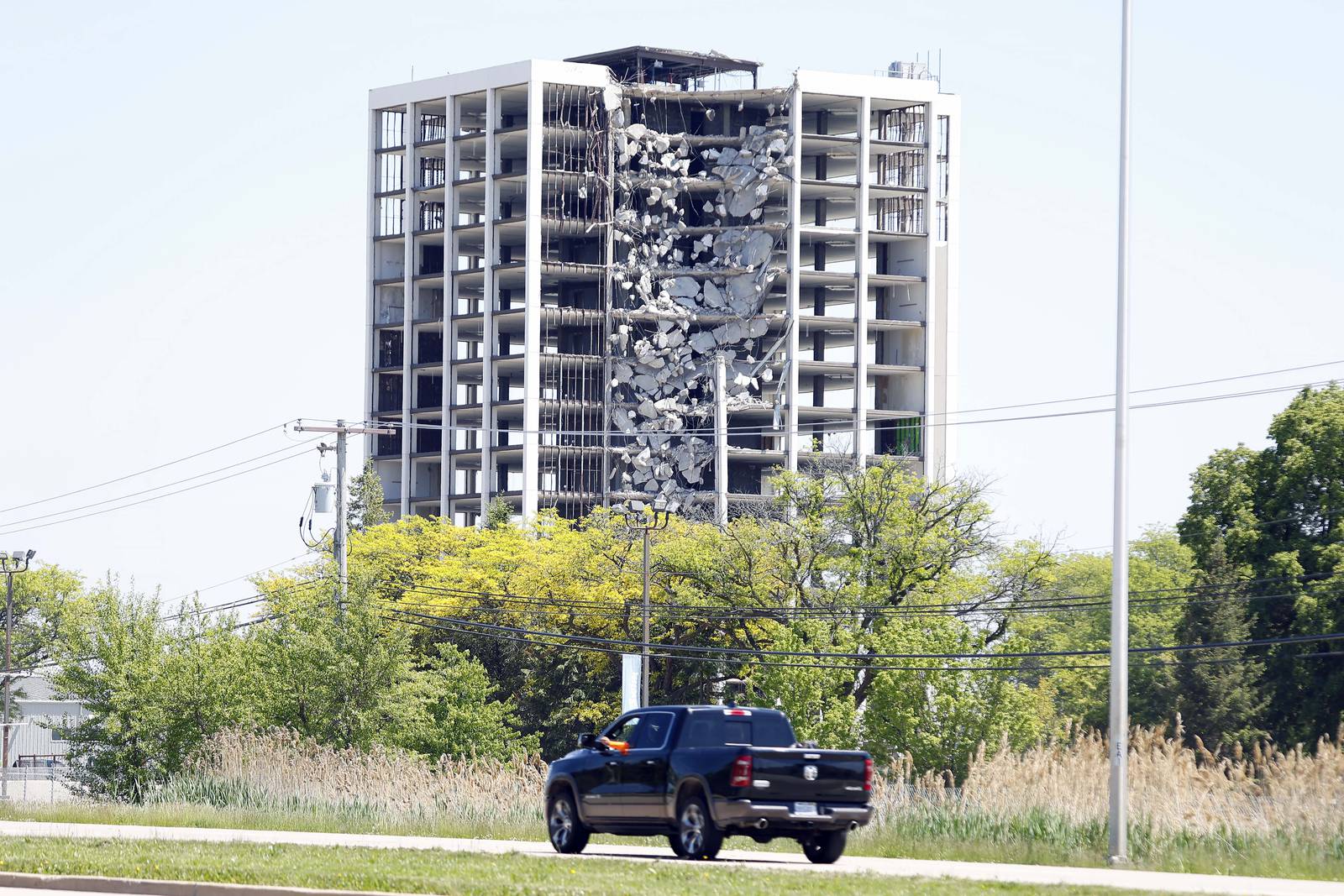 Photos: Demolition of tower at former Pheasant Run Resort begins – Shaw ...