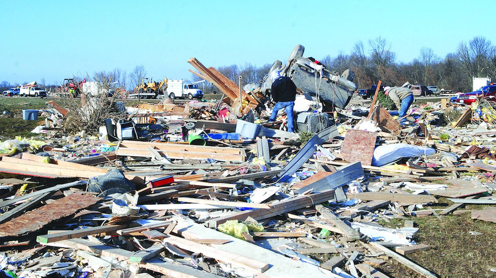 EF4 tornado demolishes 30 homes – Shaw Local