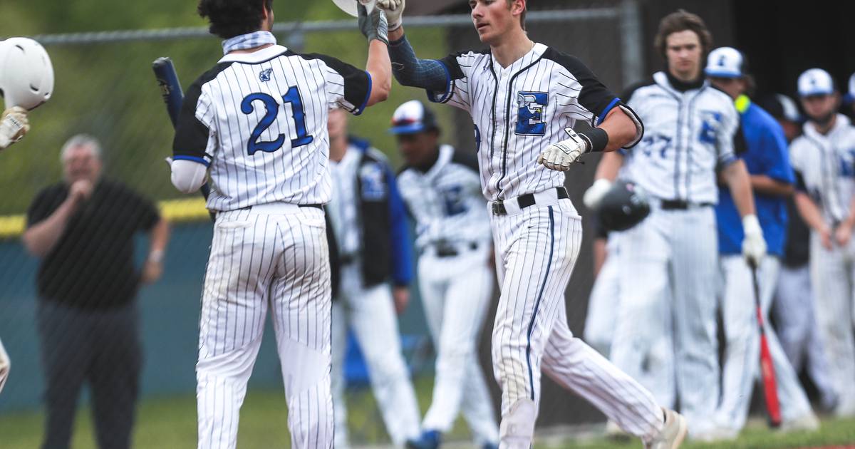 Photos: Lincoln-Way East baseball vs Lincoln-Way Central – Shaw Local