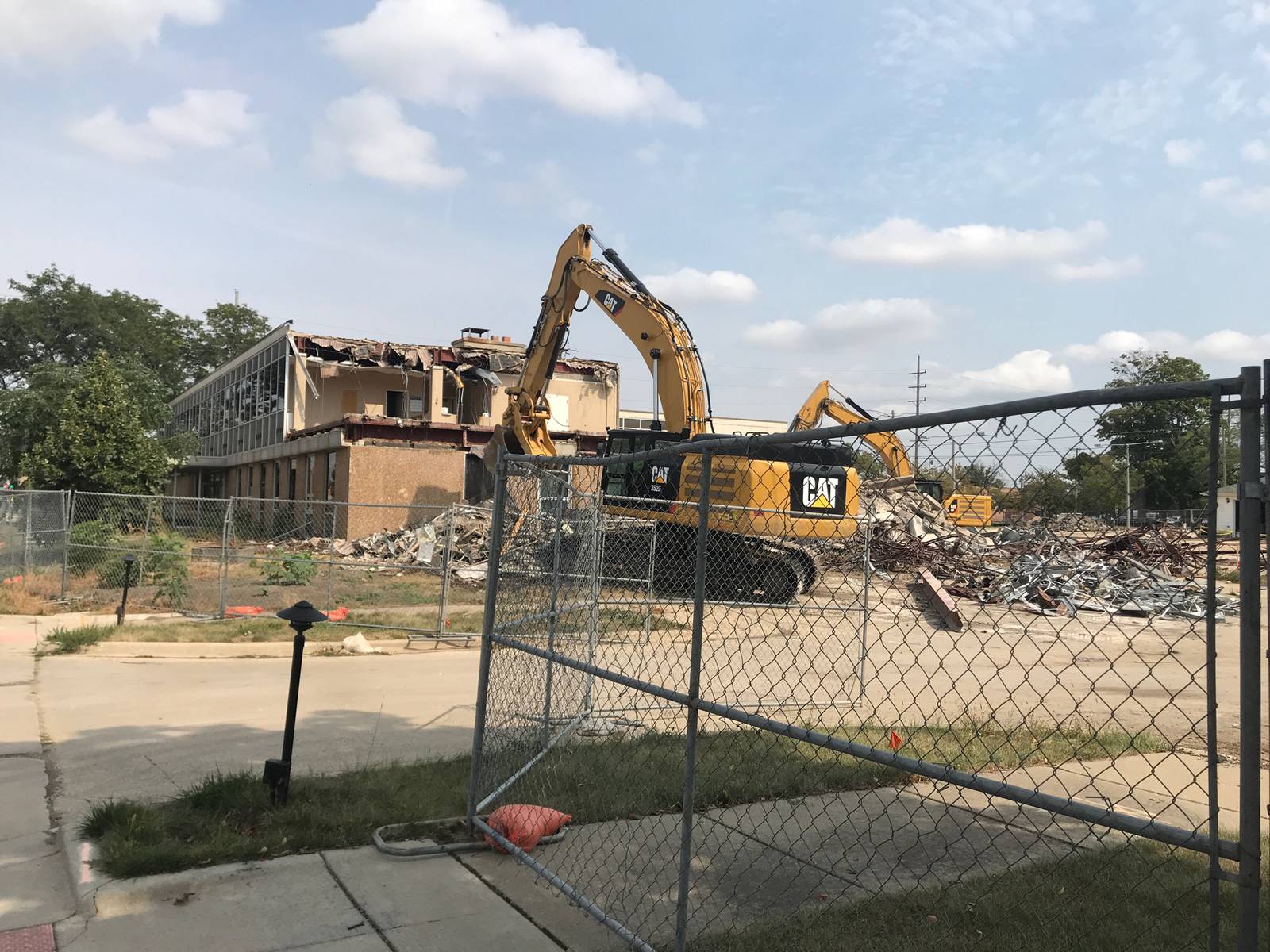 Photos: Demolition begins on former DeKalb city hall – Shaw Local