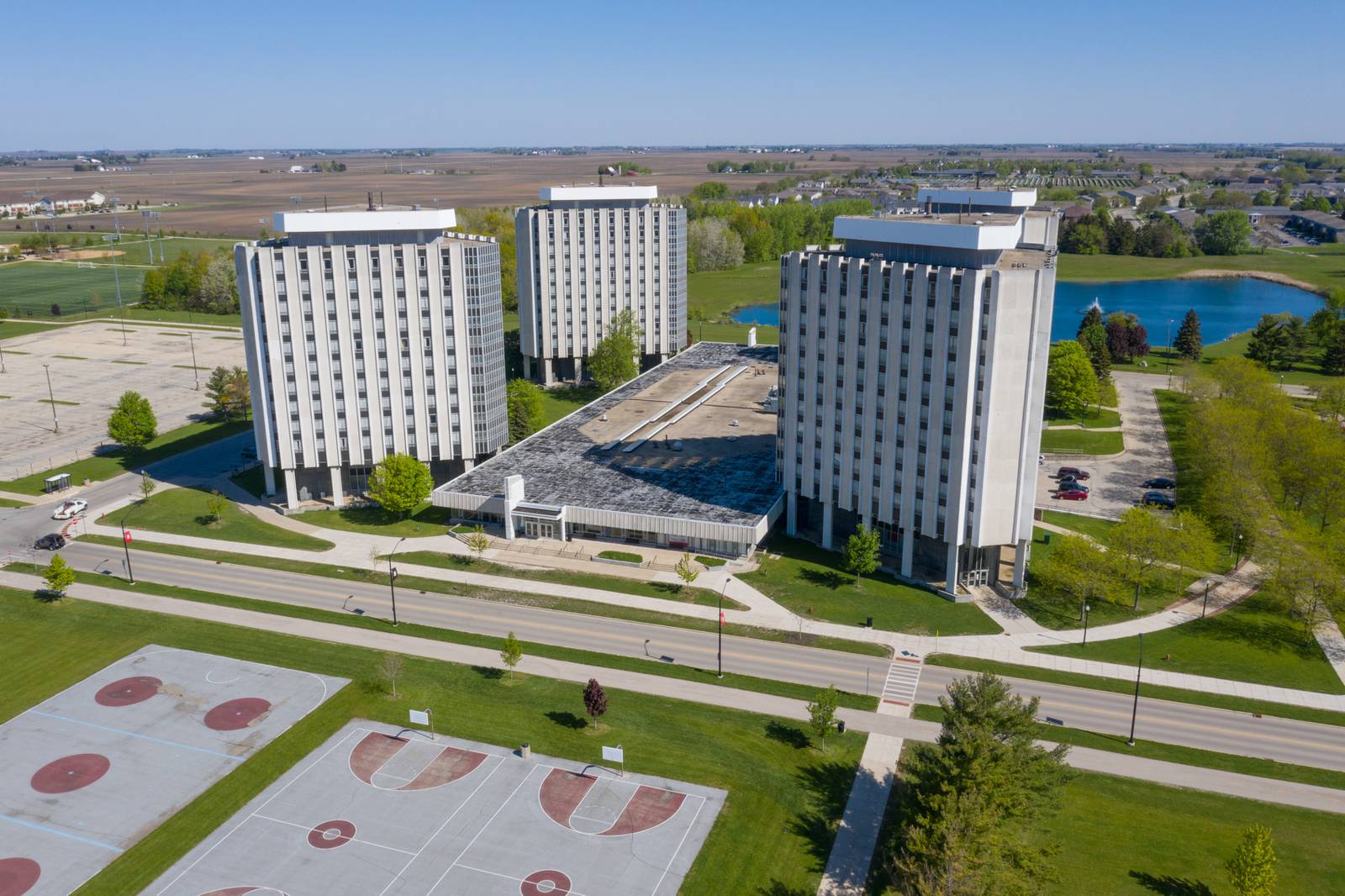 DeKalb crews extinguish electrical fire in NIU dorm – Shaw Local