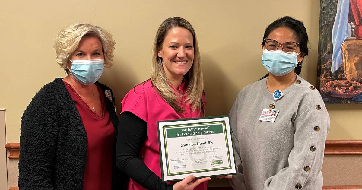 OSF St. Elizabeth in Ottawa awards DAISY Award to obstetrics RN – Shaw ...