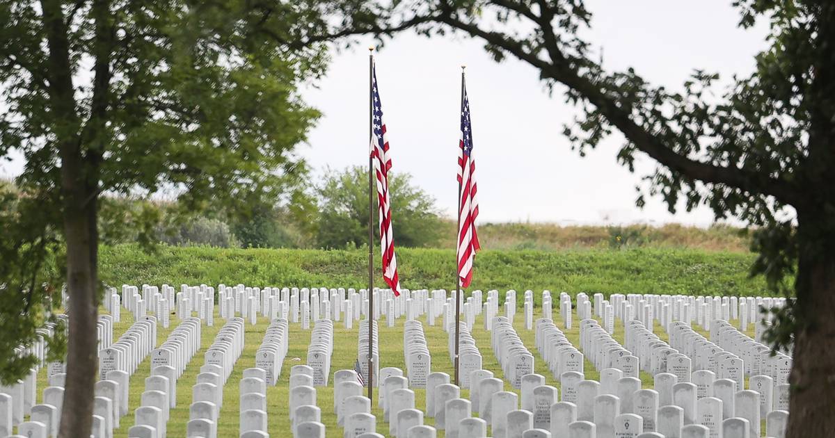 Abraham Lincoln National Cemetery beautification driven by volunteers ...
