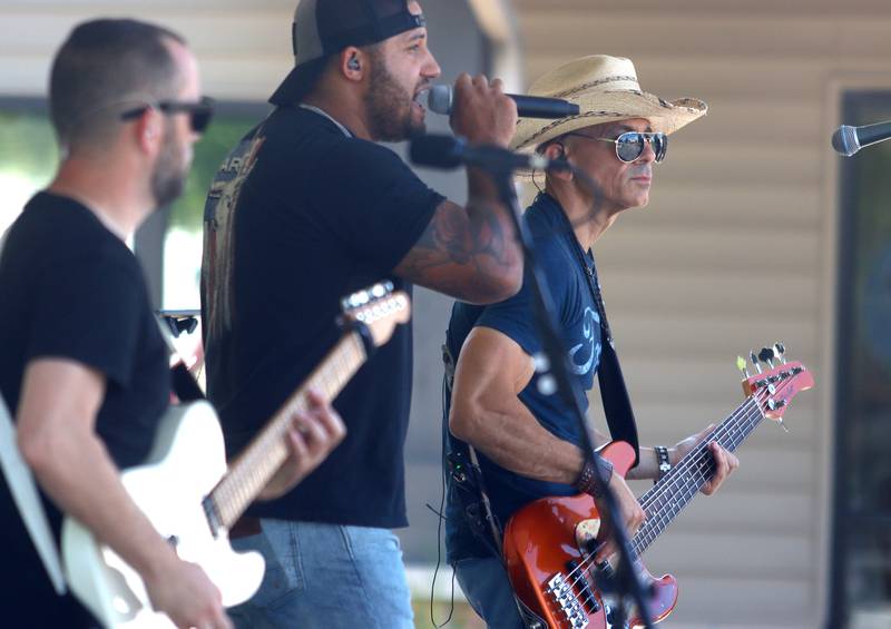 Photos: A Raise the Woof fundraiser in Woodstock – Shaw Local