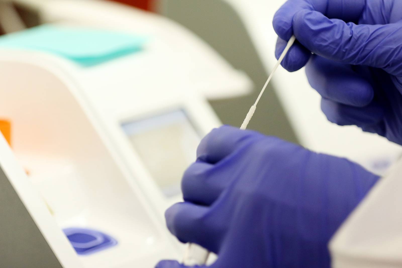 McHenry County to offer rapid COVID-19, flu and RSV tests amid spike in ...