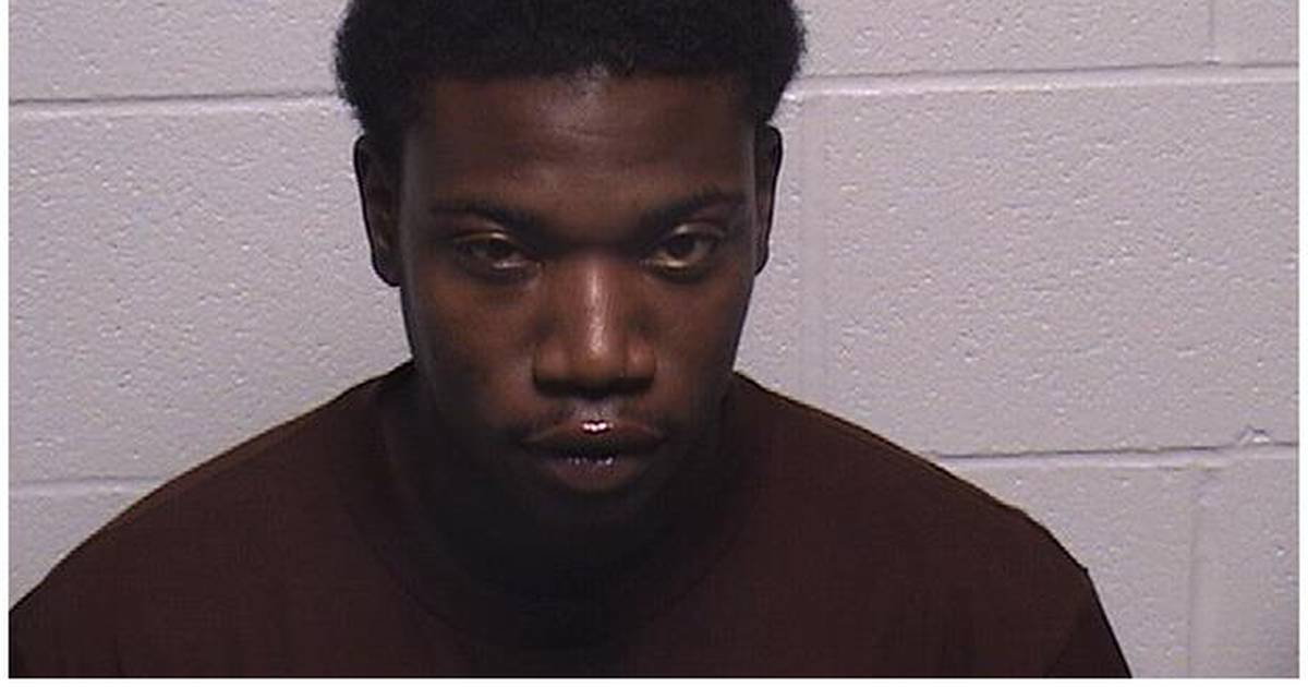 Zion Man Accused Of Punching Pregnant Girlfriend Fleeing In Car Shaw