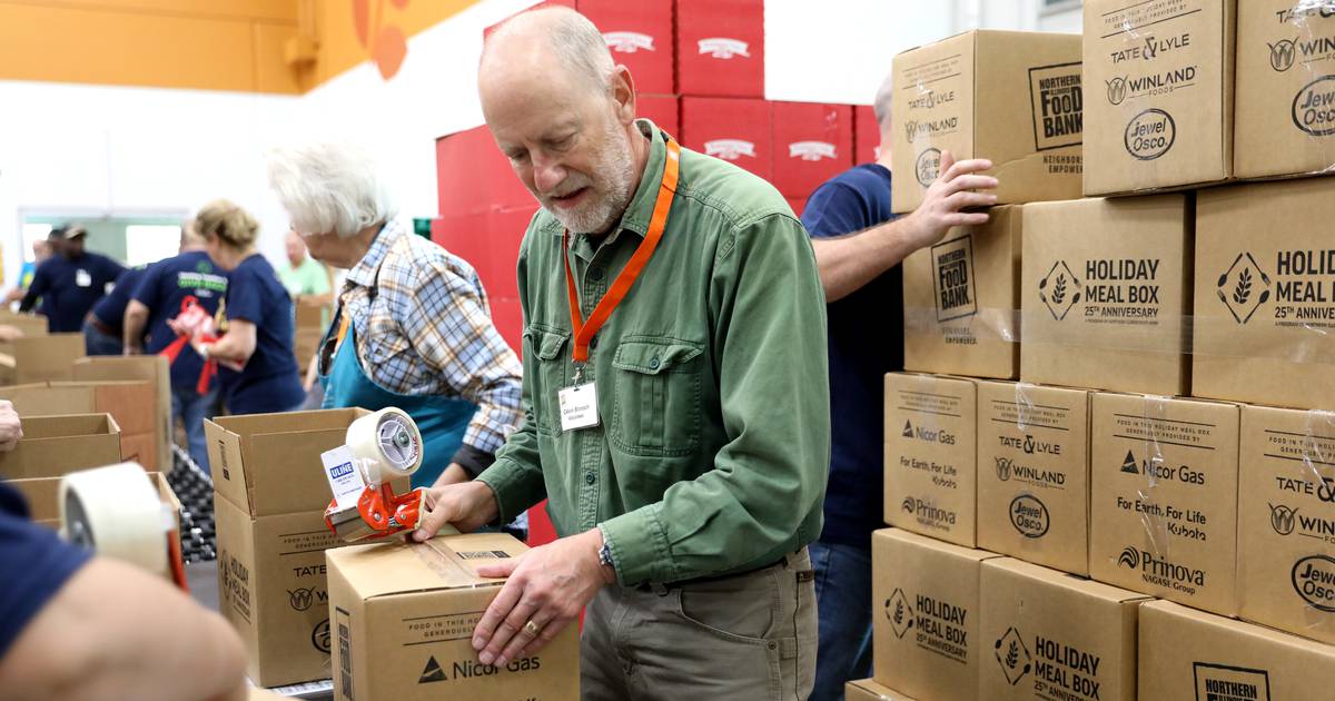 Photos: The 25th Anniversary of Holiday Meal Boxes at the Northern ...