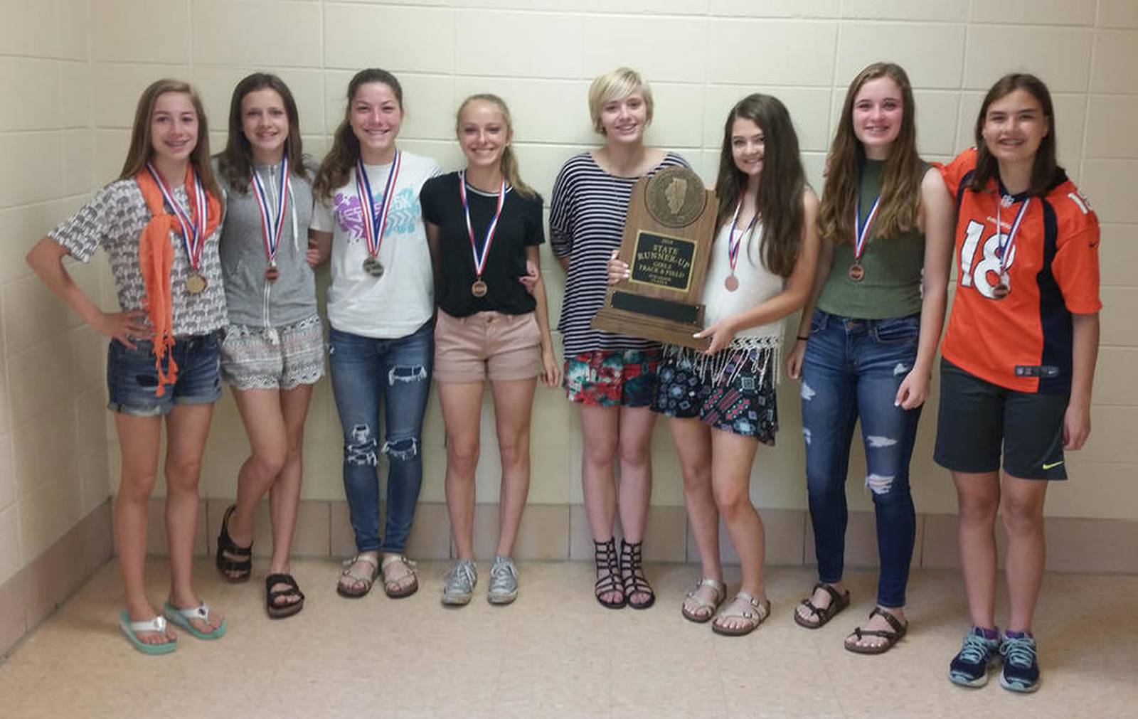 Fox River Grove Middle School girls track team takes second at state ...