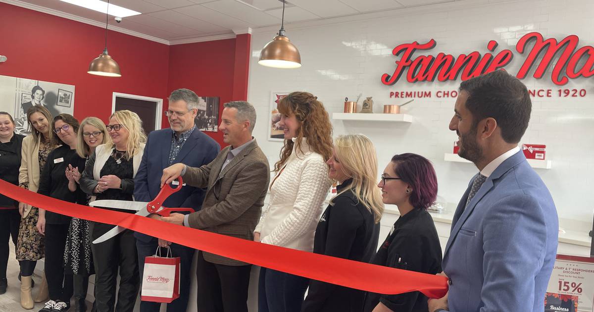 Grand opening of Fannie May celebrated in DeKalb – Shaw Local