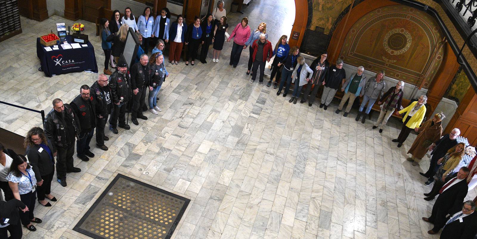 Photos: Hands Around the Courthouse in Geneva – Shaw Local