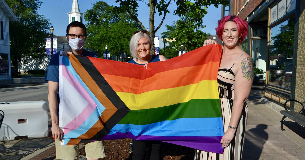 Plainfield Pride flag draws strong debate at Village Board meeting – Shaw Local