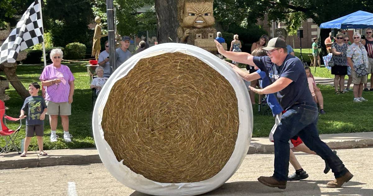 Photos: Seven teams compete in Straw Bale Race in Mt. Morris – Shaw Local