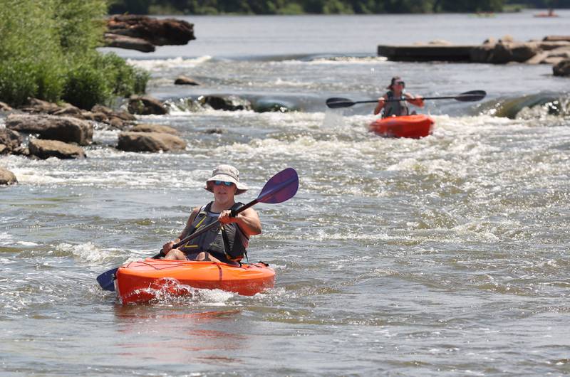 Photos: Kayakers enjoy nice day on Fox River – Shaw Local